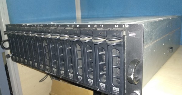 Dell PowerVault MD1000 Storage Array